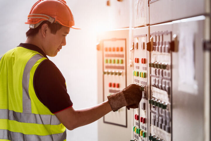 5 Reasons to Upgrade Your Building's Electrical Panel | Hawkeye